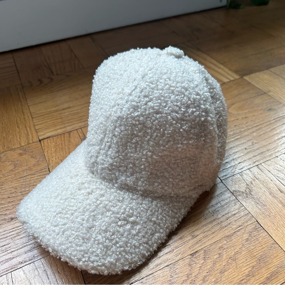 other | Accessories | Cream Baseball Cap Sherpa New | Poshmark